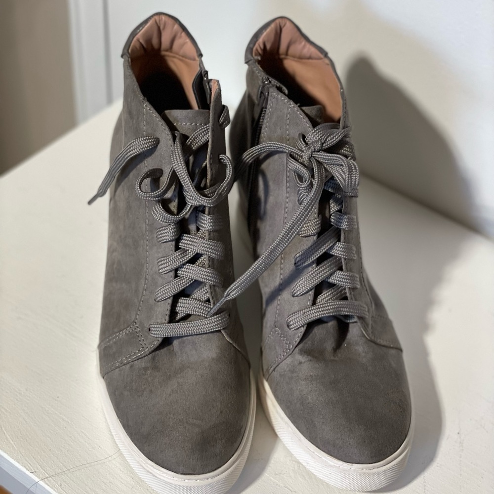 Linea Paolo Stone Grey Fatima Leather Wedge Side Zip … - Gem